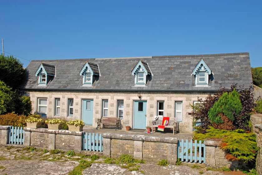 Dunraven Bay Holiday Cottages - The Hen House in Southerndown, near ...