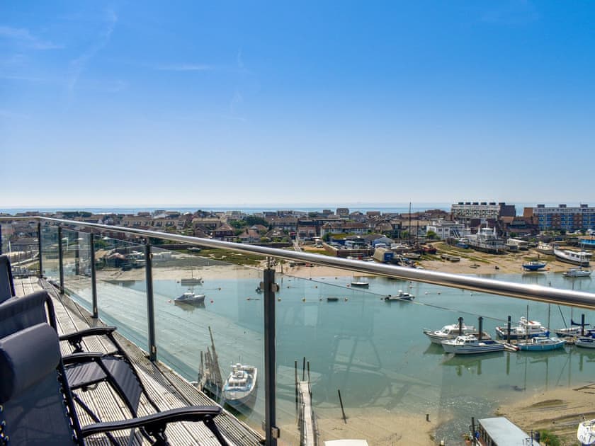 Superior 2 Bedroom Condo in Shoreham-by-Sea, Sussex - Book Online ...