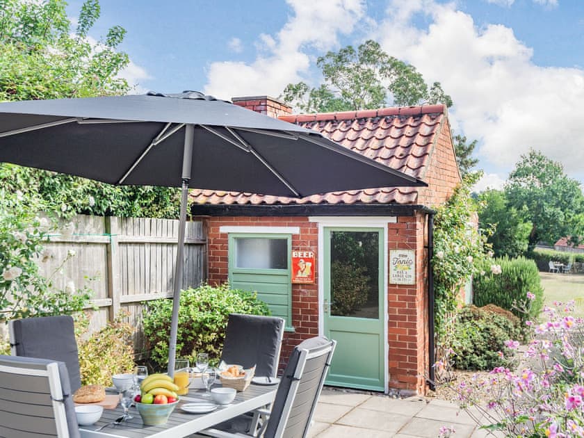 Field Cottage (ref UK40430) in Sedgeford | Hoseasons