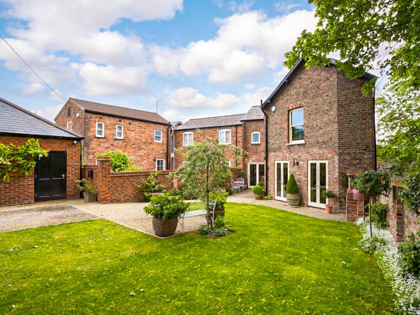 The Lodge (ref UK44570) in Mount Vale, near York | Hoseasons