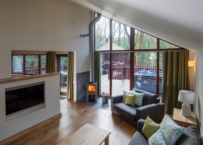 Golden Oak Treehouse (ref LP18482) in Frodsham | Hoseasons