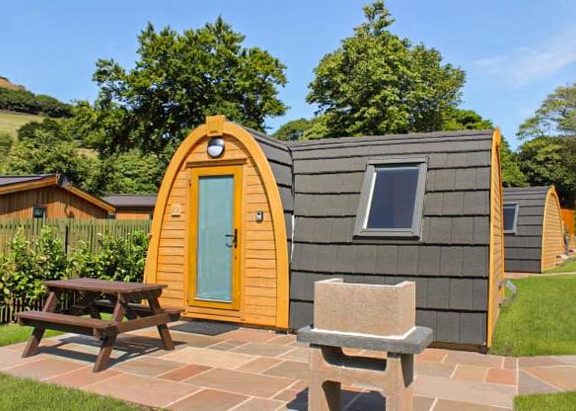 Dovestone Pod (Pet) in Greenfield | Hoseasons