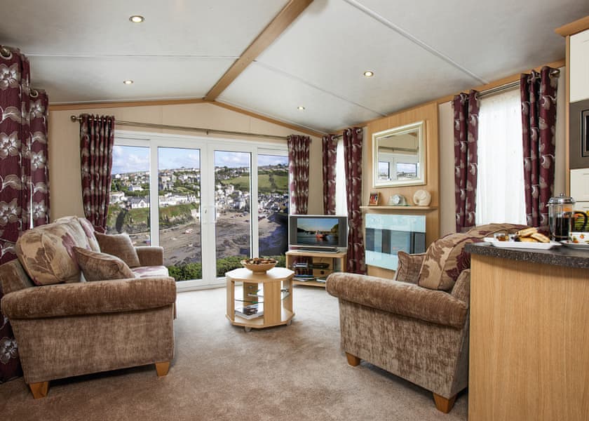 Superior Caravan Hot Tub 4 in Chudleigh, Newton Abbot | Hoseasons