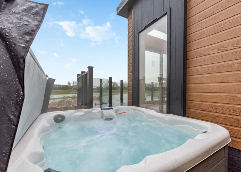 Lakeside View VIP in Poulton-Le-Fylde | Hoseasons