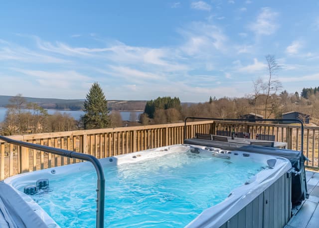 Willow Platinum Swim in Kielder Water and Forest Park | Hoseasons