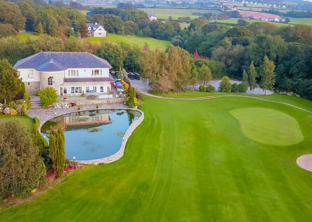 Wayfind Pennant Park in Holywell, Flintshire | Hoseasons