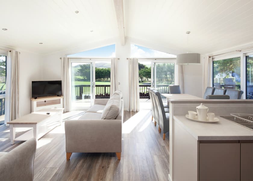 4 Bed Platinum Hot Tub Lodge Extra in Croyde Bay | Hoseasons