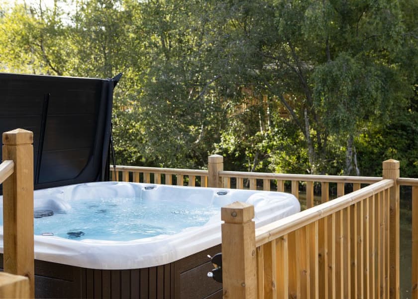 Chilcombe 3 Bed Lodge (ref LP18939) in Near Weymouth | Hoseasons