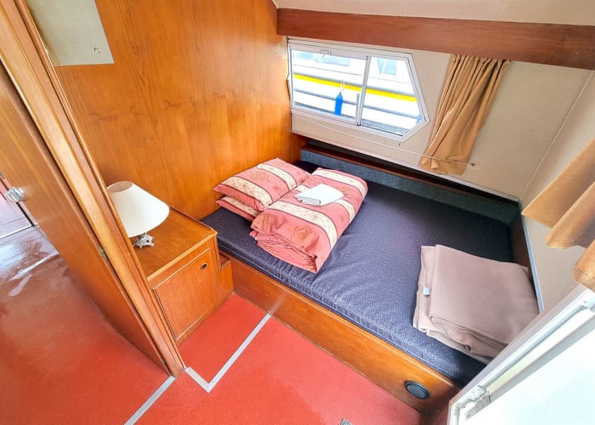 Chelsea Bridge from Bridgecraft in Acle, Norfolk - Hoseasons