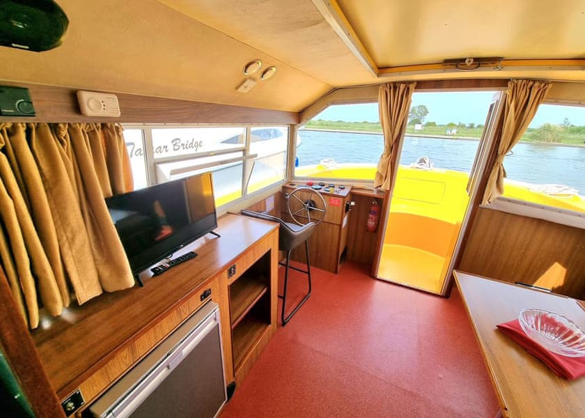 Golden Bridge from Bridgecraft in Acle, Norfolk - Hoseasons