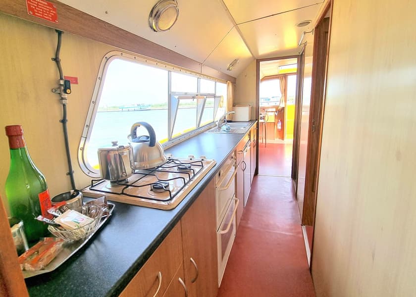 Trent Bridge from Bridgecraft in Acle, Norfolk - Hoseasons