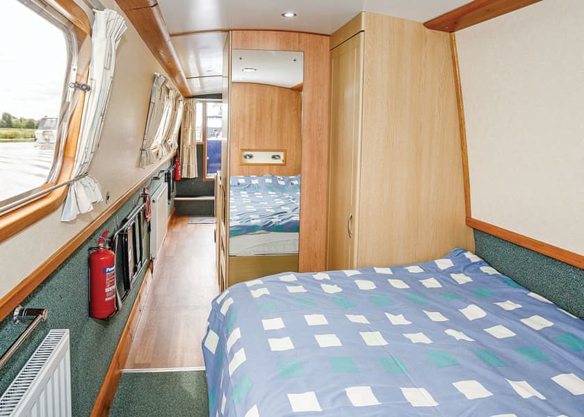 Muscadet from Bridge Boatyard in Ely, Cambridgeshire - Hoseasons