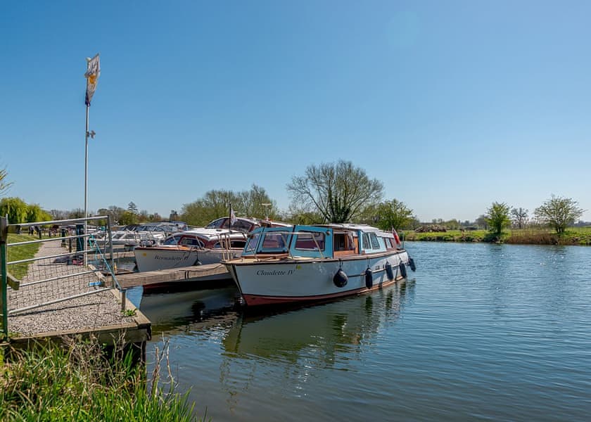 Evette from Bygone Boating in Benson Waterfront, Benson, Oxfordshire ...