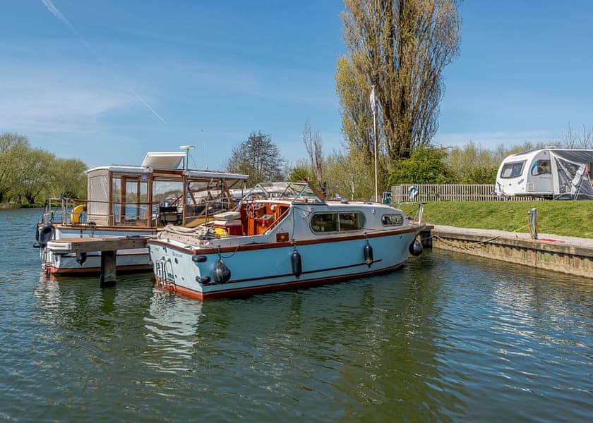 Evette from Bygone Boating in Benson Waterfront, Benson, Oxfordshire ...