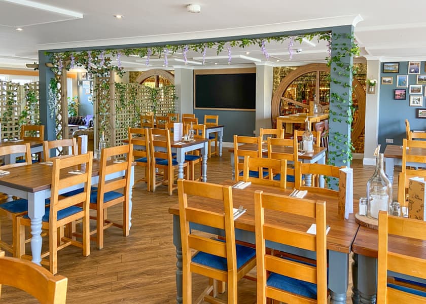 Caistor Lakes Lodges in Caistor, Market Rasen, Lincolnshire | Hoseasons