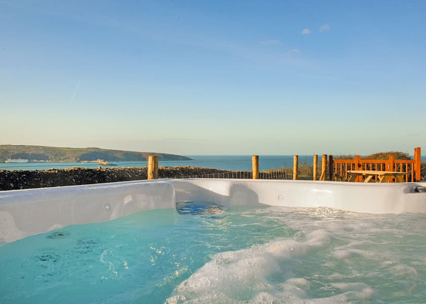 Fishguard Bay Resort in Fishguard, Pembrokeshire – Lodges - Book Online ...