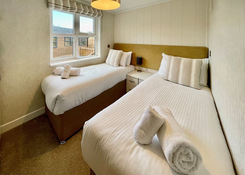 Comfort Plus Lodge Hot Tub - Finlake Holiday Resort - Lodges - Book ...