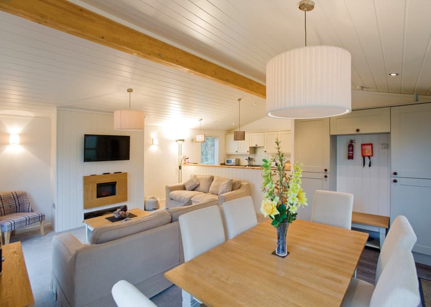 Comfort Lodge Hot Tub - Finlake Holiday Resort - Lodges - Book Online ...