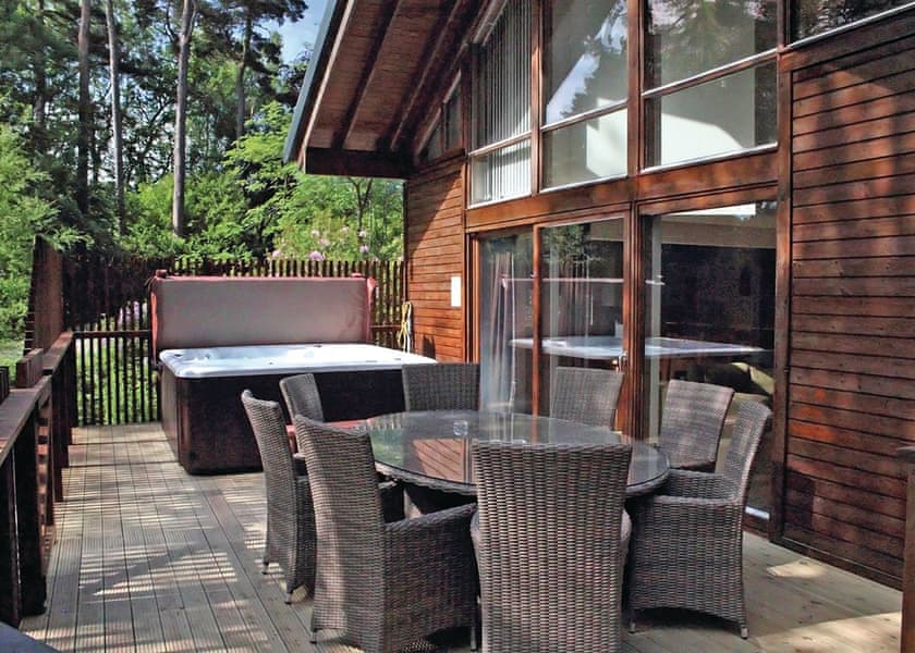 Golden Oak Treehouse - Keldy - Holiday Parks - Book Online - Hoseasons