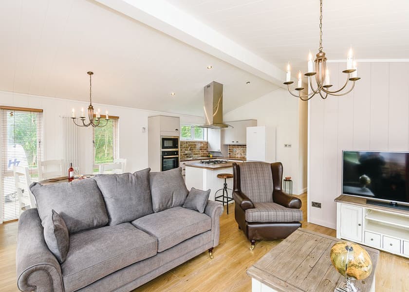 Turner 4 - Keswick Reach Lodge Retreat - Holiday Parks - Book Online ...