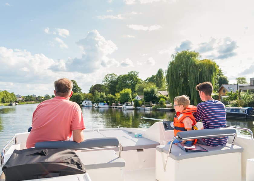 Caprice from Chertsey Marina in Chertsey, Surrey - Hoseasons