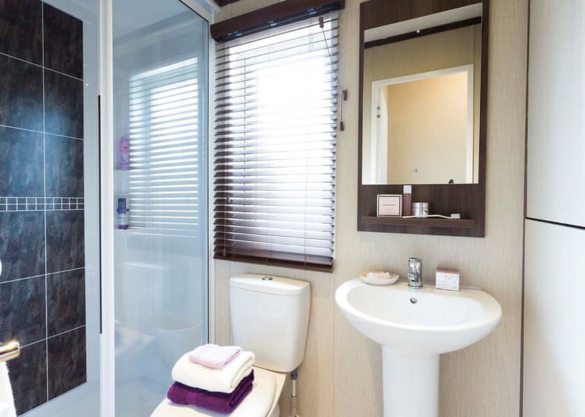 Sandy Pebble Deluxe - Looe Coastal Retreat - Holiday Parks - Book ...