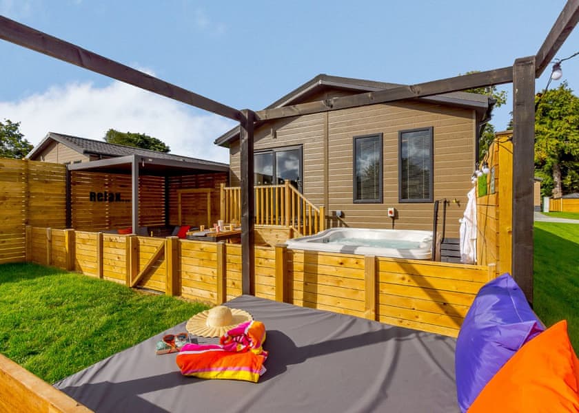 Wolds View Spa (Pet) - Raywell Hall Country Lodges - Lodges - Book ...